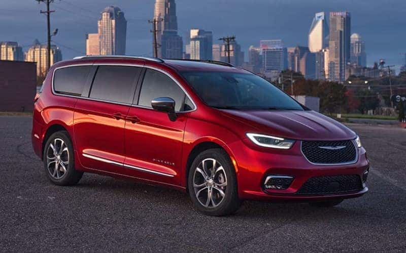 2026 Chrysler Pacifica vs Kia Carnival MPV: Does all-wheel drive make ...
